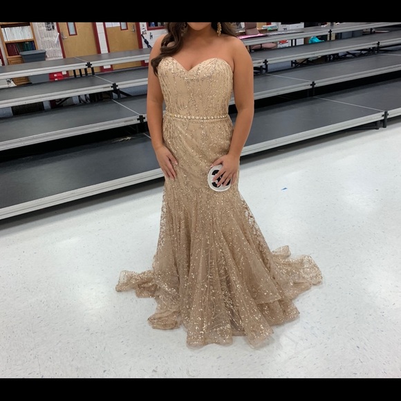 ellie wilde | Dresses | Copy Ellie Wilde Size 8 | Poshmark